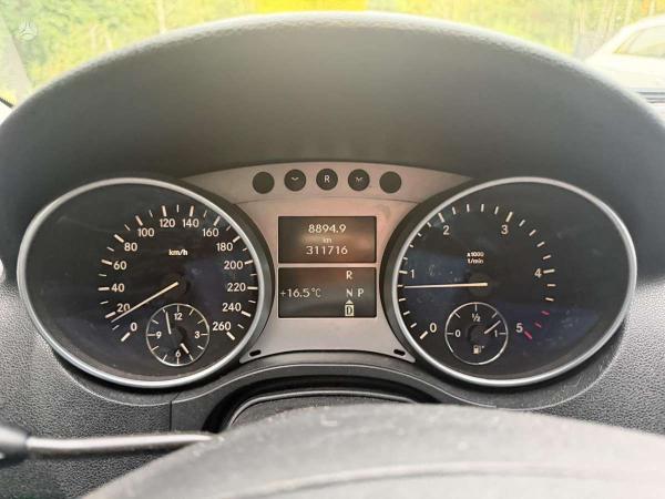 Melns Mercedes-Benz ML 320 2007 Viļņa, ar dzinēja tilpumu 3.00 L un nobraukumu 321 tūkst. km par 3200 €, foto 10 vietnē AUTOMOTO.COM.LV