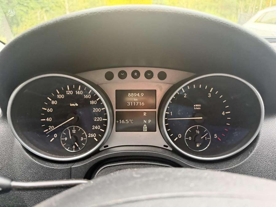 Melns Mercedes-Benz ML 320 2007 Viļņa, ar dzinēja tilpumu 3.00 L un nobraukumu 321 tūkst. km par 3200 €, foto 11 vietnē AUTOMOTO.COM.LV