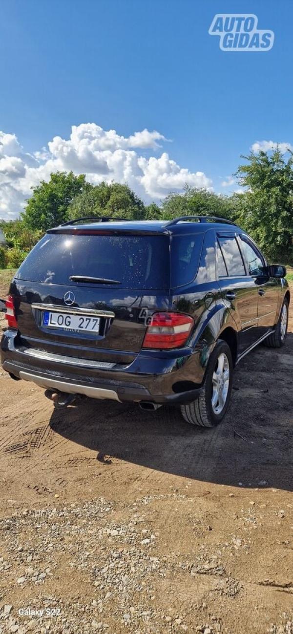 Black Mercedes-Benz ML 320 2007 in Siauliai, with an engine capacity of 3.00 L and mileage of 358 thousand km for 4099 €, photo 5 on AUTOMOTO.COM.LV