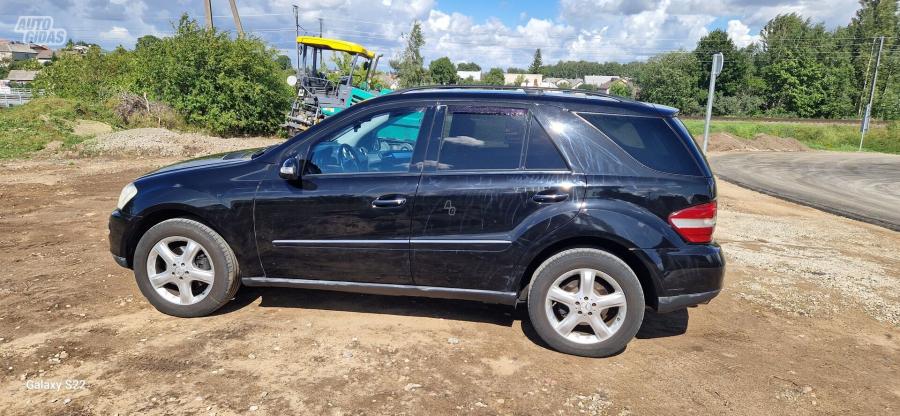 Black Mercedes-Benz ML 320 2007 in Siauliai, with an engine capacity of 3.00 L and mileage of 358 thousand km for 4099 €, photo 7 on AUTOMOTO.COM.LV