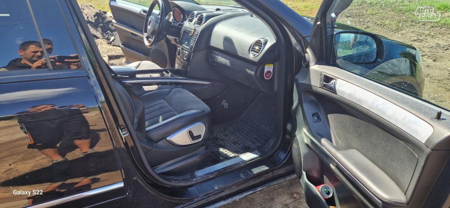 Black Mercedes-Benz ML 320 2007 in Siauliai, with an engine capacity of 3.00 L and mileage of 358 thousand km for 4099 €, photo 17 on AUTOMOTO.COM.LV
