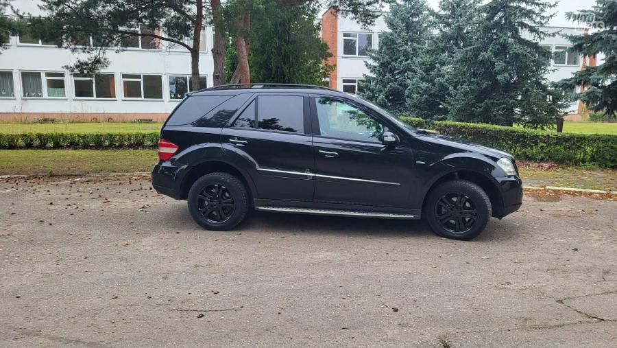 Melns Mercedes-Benz ML 320 2007 Radviliškis, ar dzinēja tilpumu 3.00 L un nobraukumu 324 tūkst. km par 3500 €, foto 5 vietnē AUTOMOTO.COM.LV