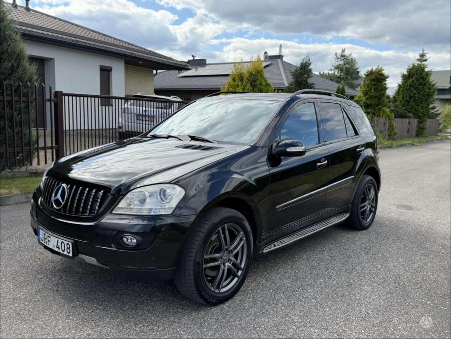 Black Mercedes-Benz ML 320 2007 in Vilnius, with an engine capacity of 2.99 L and mileage of 425 thousand km for 3900 €, photo 1 on AUTOMOTO.COM.LV