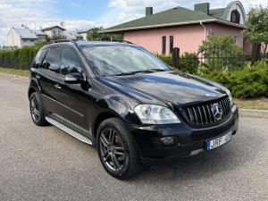 Black Mercedes-Benz ML 320 2007 in Vilnius, with an engine capacity of 2.99 L and mileage of 425 thousand km for 3900 €, photo 4 on AUTOMOTO.COM.LV