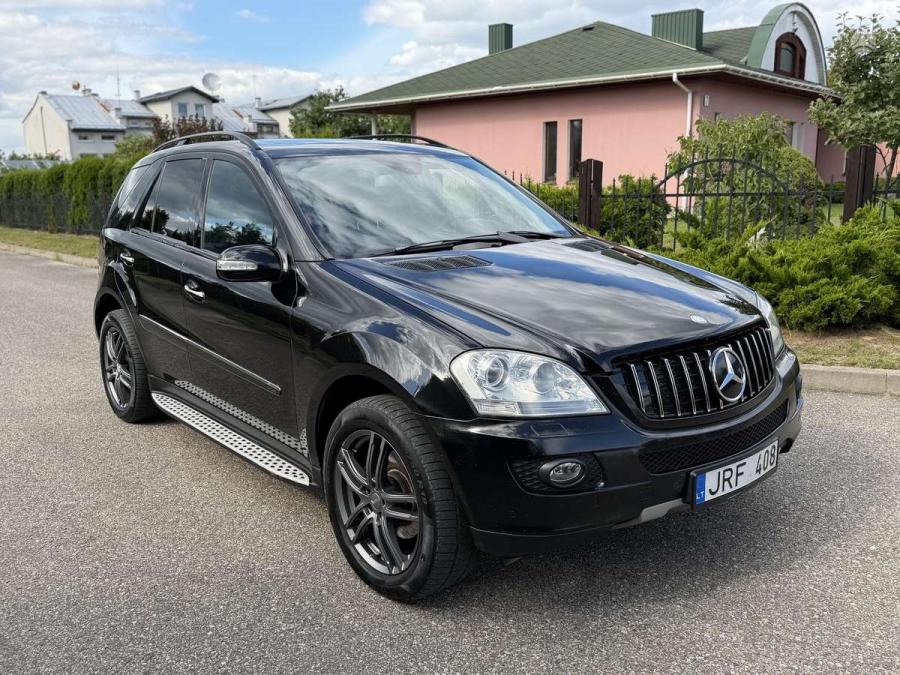 Black Mercedes-Benz ML 320 2007 in Vilnius, with an engine capacity of 2.99 L and mileage of 425 thousand km for 3900 €, photo 4 on AUTOMOTO.COM.LV