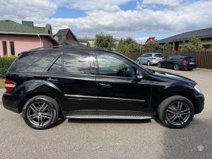 Black Mercedes-Benz ML 320 2007 in Vilnius, with an engine capacity of 2.99 L and mileage of 425 thousand km for 3900 €, photo 5 on AUTOMOTO.COM.LV