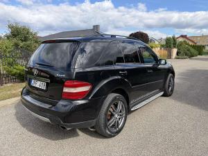 Black Mercedes-Benz ML 320 2007 in Vilnius, with an engine capacity of 2.99 L and mileage of 425 thousand km for 3900 €, photo 6 on AUTOMOTO.COM.LV