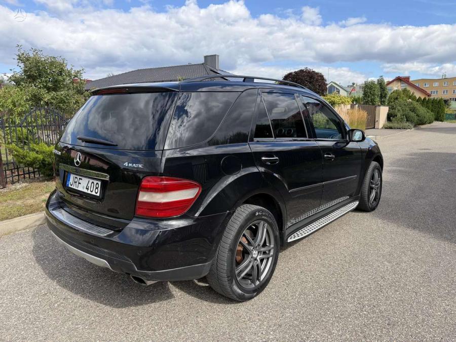 Black Mercedes-Benz ML 320 2007 in Vilnius, with an engine capacity of 2.99 L and mileage of 425 thousand km for 3900 €, photo 6 on AUTOMOTO.COM.LV
