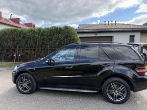 Black Mercedes-Benz ML 320 2007 in Vilnius, with an engine capacity of 2.99 L and mileage of 425 thousand km for 3900 €, photo 9 on AUTOMOTO.COM.LV
