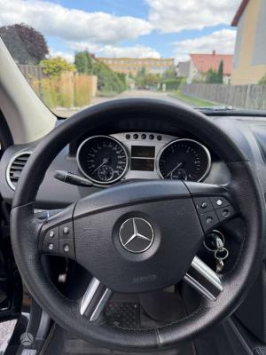 Black Mercedes-Benz ML 320 2007 in Vilnius, with an engine capacity of 2.99 L and mileage of 425 thousand km for 3900 €, photo 12 on AUTOMOTO.COM.LV