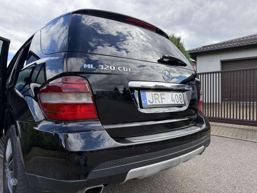 Black Mercedes-Benz ML 320 2007 in Vilnius, with an engine capacity of 2.99 L and mileage of 425 thousand km for 3900 €, photo 18 on AUTOMOTO.COM.LV