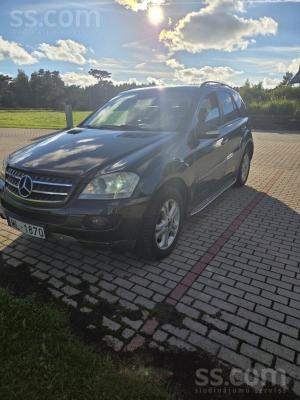 Black Mercedes-Benz ML 320 2007 in Liepaja, with an engine capacity of 3.00 L and mileage of 282 thousand km for 3750 €, photo 3 on AUTOMOTO.COM.LV