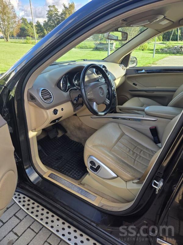 Melns Mercedes-Benz ML 320 2007 Liepāja, ar dzinēja tilpumu 3.00 L un nobraukumu 282 tūkst. km par 3750 €, foto 6 vietnē AUTOMOTO.COM.LV