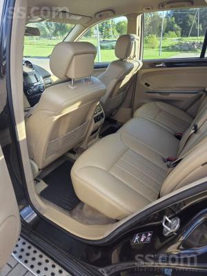 Black Mercedes-Benz ML 320 2007 in Liepaja, with an engine capacity of 3.00 L and mileage of 282 thousand km for 3750 €, photo 7 on AUTOMOTO.COM.LV