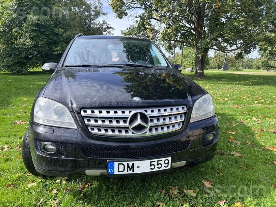 Black Mercedes-Benz ML 320 2007 in Saldus, with an engine capacity of 3.00 L and mileage of 320 thousand km for 5300 €, photo 1 on AUTOMOTO.COM.LV