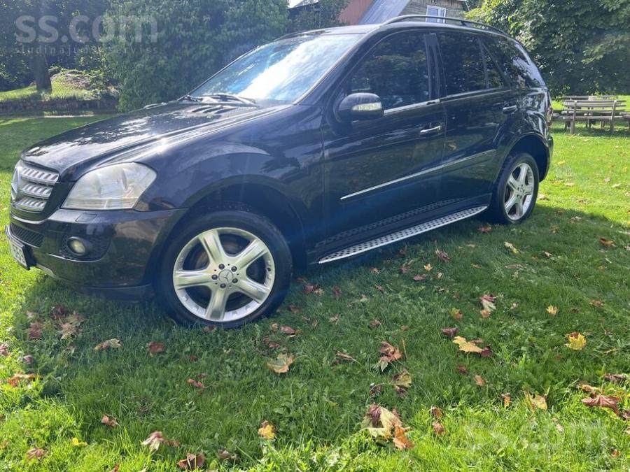 Black Mercedes-Benz ML 320 2007 in Saldus, with an engine capacity of 3.00 L and mileage of 320 thousand km for 5300 €, photo 3 on AUTOMOTO.COM.LV