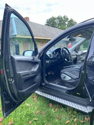 Black Mercedes-Benz ML 320 2007 in Saldus, with an engine capacity of 3.00 L and mileage of 320 thousand km for 5300 €, photo 7 on AUTOMOTO.COM.LV