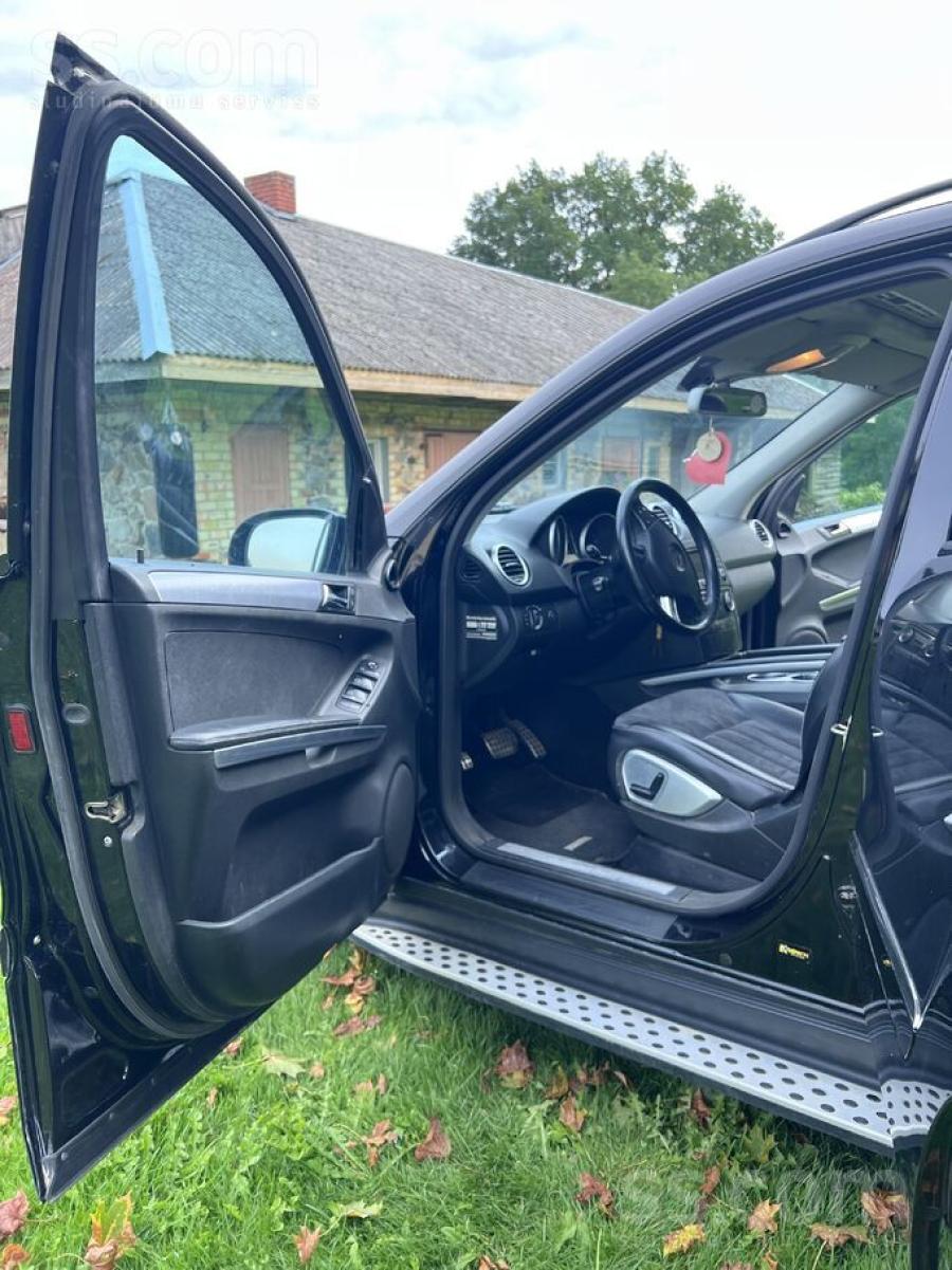 Black Mercedes-Benz ML 320 2007 in Saldus, with an engine capacity of 3.00 L and mileage of 320 thousand km for 5300 €, photo 7 on AUTOMOTO.COM.LV