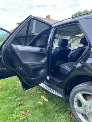 Black Mercedes-Benz ML 320 2007 in Saldus, with an engine capacity of 3.00 L and mileage of 320 thousand km for 5300 €, photo 9 on AUTOMOTO.COM.LV