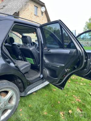 Black Mercedes-Benz ML 320 2007 in Saldus, with an engine capacity of 3.00 L and mileage of 320 thousand km for 5300 €, photo 10 on AUTOMOTO.COM.LV