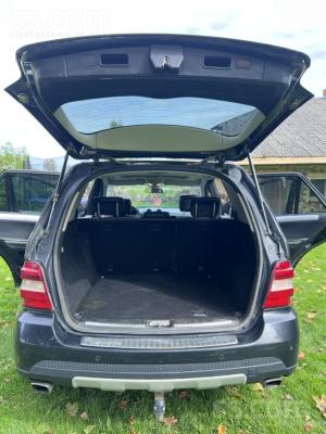 Black Mercedes-Benz ML 320 2007 in Saldus, with an engine capacity of 3.00 L and mileage of 320 thousand km for 5300 €, photo 11 on AUTOMOTO.COM.LV