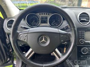 Black Mercedes-Benz ML 320 2007 in Saldus, with an engine capacity of 3.00 L and mileage of 320 thousand km for 5300 €, photo 12 on AUTOMOTO.COM.LV