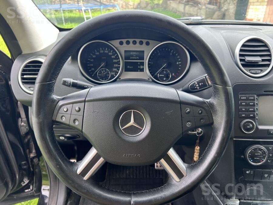 Black Mercedes-Benz ML 320 2007 in Saldus, with an engine capacity of 3.00 L and mileage of 320 thousand km for 5300 €, photo 12 on AUTOMOTO.COM.LV