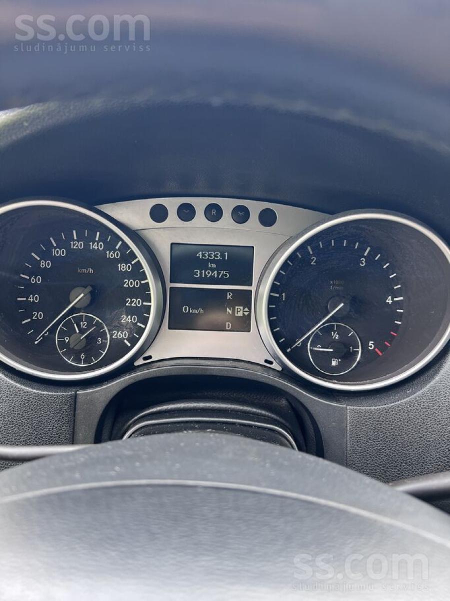 Black Mercedes-Benz ML 320 2007 in Saldus, with an engine capacity of 3.00 L and mileage of 320 thousand km for 5300 €, photo 13 on AUTOMOTO.COM.LV