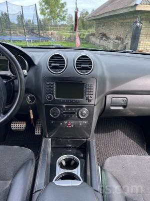 Black Mercedes-Benz ML 320 2007 in Saldus, with an engine capacity of 3.00 L and mileage of 320 thousand km for 5300 €, photo 14 on AUTOMOTO.COM.LV