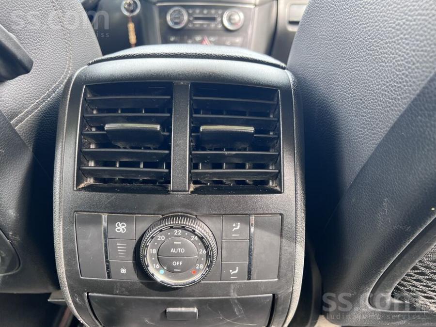 Black Mercedes-Benz ML 320 2007 in Saldus, with an engine capacity of 3.00 L and mileage of 320 thousand km for 5300 €, photo 15 on AUTOMOTO.COM.LV