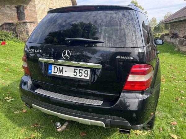 Black Mercedes-Benz ML 320 2007 in Saldus, with an engine capacity of 3.00 L and mileage of 320 thousand km for 4700 €, photo 6 on AUTOMOTO.COM.LV