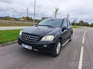 Melns Mercedes-Benz ML 320 2007 Liepāja, ar dzinēja tilpumu 3.00 L un nobraukumu 326 tūkst. km par 5500 €, foto  vietnē AUTOMOTO.COM.LV