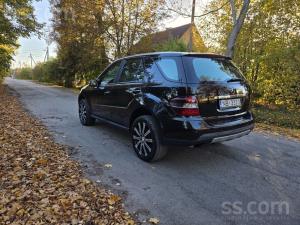 Melns Mercedes-Benz ML 320 2007 Jelgava, ar dzinēja tilpumu 3.00 L un nobraukumu 332 tūkst. km par 4200 €, foto 3 vietnē AUTOMOTO.COM.LV