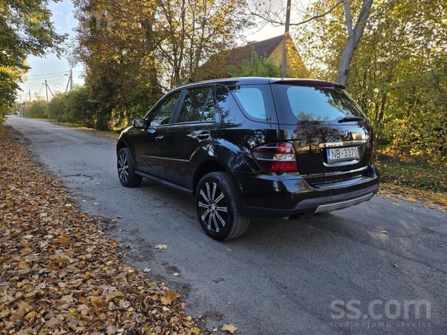 Melns Mercedes-Benz ML 320 2007 Jelgava, ar dzinēja tilpumu 3.00 L un nobraukumu 332 tūkst. km par 4200 €, foto 3 vietnē AUTOMOTO.COM.LV