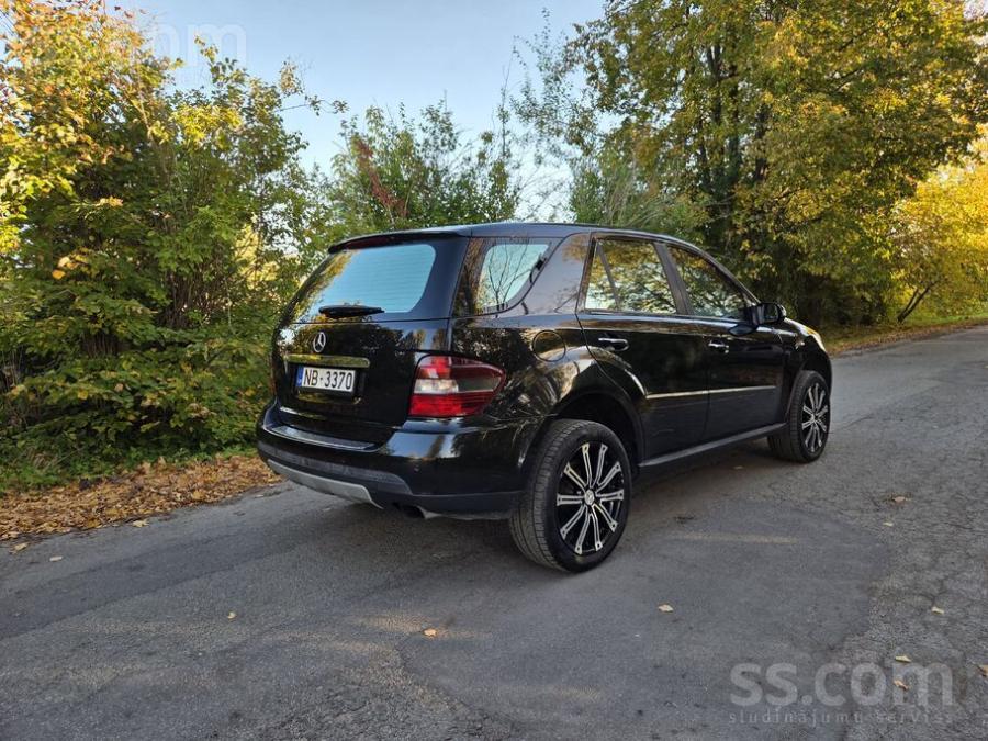 Melns Mercedes-Benz ML 320 2007 Jelgava, ar dzinēja tilpumu 3.00 L un nobraukumu 332 tūkst. km par 4200 €, foto 4 vietnē AUTOMOTO.COM.LV