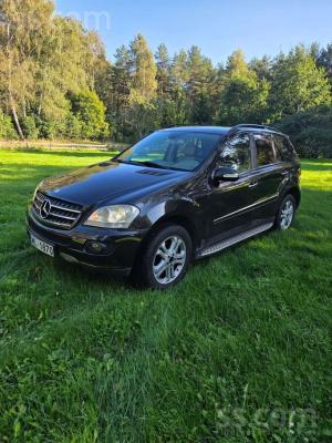 Melns Mercedes-Benz ML 320 2007 Jelgava, ar dzinēja tilpumu 3.00 L un nobraukumu 285 tūkst. km par 3400 €, foto  vietnē AUTOMOTO.COM.LV