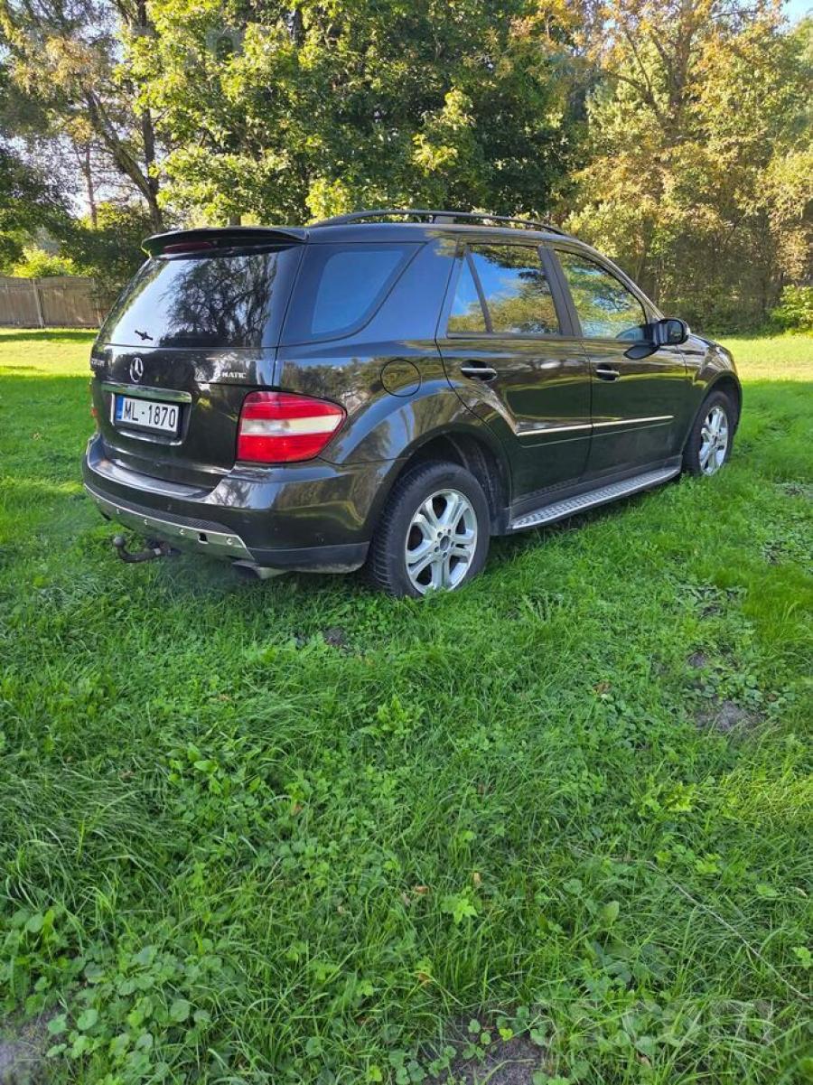 Melns Mercedes-Benz ML 320 2007 Jelgava, ar dzinēja tilpumu 3.00 L un nobraukumu 285 tūkst. km par 3400 €, foto 3 vietnē AUTOMOTO.COM.LV