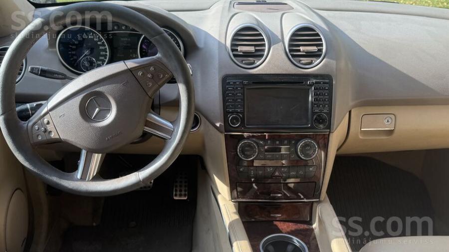 Melns Mercedes-Benz ML 320 2007 Ogre, ar dzinēja tilpumu 3.00 L un nobraukumu 297 tūkst. km par 4000 €, foto 9 vietnē AUTOMOTO.COM.LV
