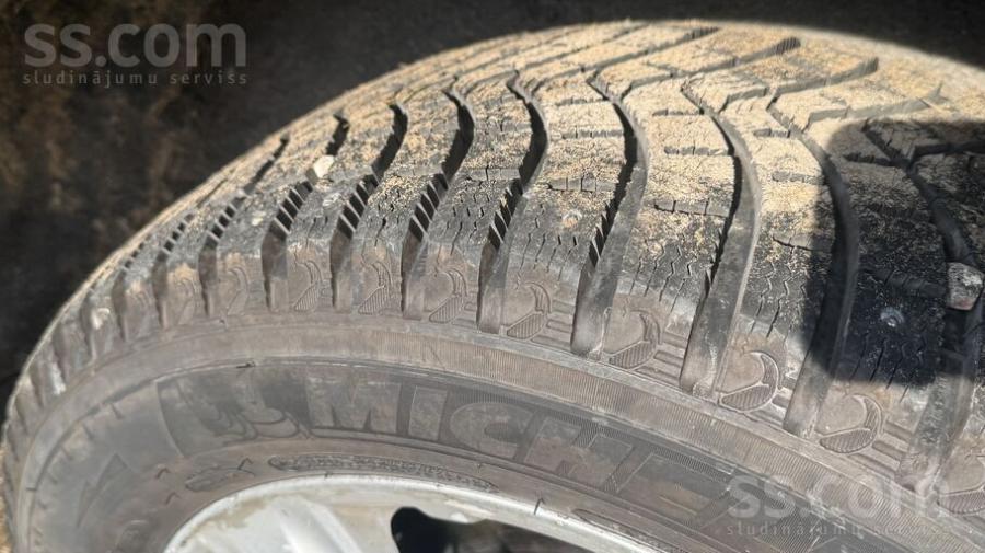 Melns Mercedes-Benz ML 320 2007 Ogre, ar dzinēja tilpumu 3.00 L un nobraukumu 297 tūkst. km par 4000 €, foto 10 vietnē AUTOMOTO.COM.LV