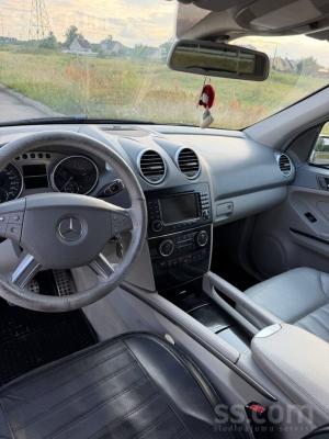 Melns Mercedes-Benz ML 320 2007 Daugavpils, ar dzinēja tilpumu 3.00 L un nobraukumu 303 tūkst. km par 5150 €, foto 8 vietnē AUTOMOTO.COM.LV