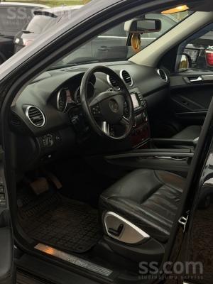 Melns Mercedes-Benz ML 320 2007 Rīga, ar dzinēja tilpumu 3.00 L un nobraukumu 370 tūkst. km par 6480 €, foto 8 vietnē AUTOMOTO.COM.LV