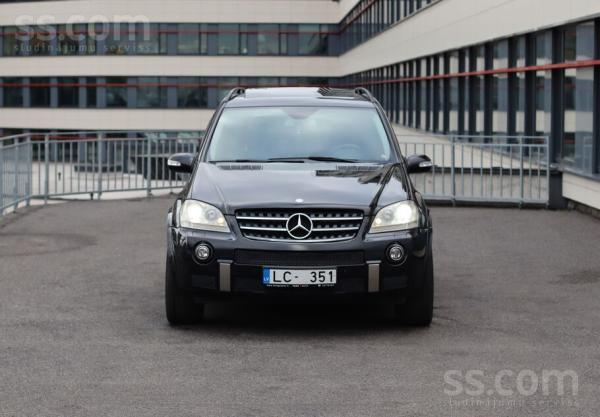 Black Mercedes-Benz ML 320 2007 in Riga, with an engine capacity of 3.00 L and mileage of 370 thousand km for 6480 €, photo 3 on AUTOMOTO.COM.LV