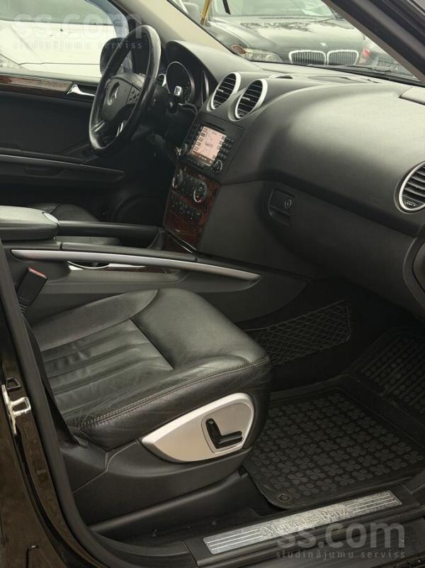 Black Mercedes-Benz ML 320 2007 in Riga, with an engine capacity of 3.00 L and mileage of 370 thousand km for 6480 €, photo 10 on AUTOMOTO.COM.LV