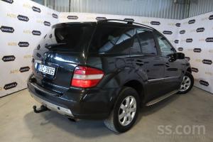 Black Mercedes-Benz ML 320 2008 in Aizkraukle, with an engine capacity of 3.00 L and mileage of 0 thousand km for 5450 €, photo 4 on AUTOMOTO.COM.LV