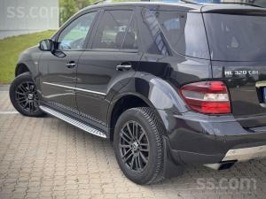 Black Mercedes-Benz ML 320 2008 in Riga, with an engine capacity of 3.00 L and mileage of 239 thousand km for 750 €, photo 4 on AUTOMOTO.COM.LV