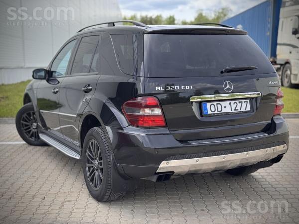 Black Mercedes-Benz ML 320 2008 in Riga, with an engine capacity of 3.00 L and mileage of 239 thousand km for 750 €, photo 6 on AUTOMOTO.COM.LV