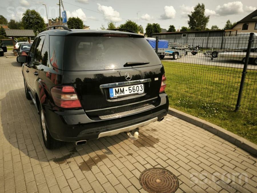 Melns Mercedes-Benz ML 320 2008 Jelgava, ar dzinēja tilpumu 3.00 L un nobraukumu 335 tūkst. km par 4800 €, foto 4 vietnē AUTOMOTO.COM.LV