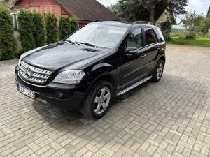 Black Mercedes-Benz ML 320 2008 in Rezekne, with an engine capacity of 3.00 L and mileage of 279 thousand km for 5500 €, photo 1 on AUTOMOTO.COM.LV