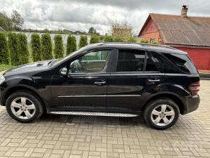 Black Mercedes-Benz ML 320 2008 in Rezekne, with an engine capacity of 3.00 L and mileage of 279 thousand km for 5500 €, photo 2 on AUTOMOTO.COM.LV