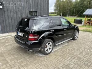 Black Mercedes-Benz ML 320 2008 in Rezekne, with an engine capacity of 3.00 L and mileage of 279 thousand km for 5500 €, photo 3 on AUTOMOTO.COM.LV